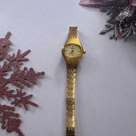 ADEC | Jewelry | Vintage Gold Watch | Poshmark